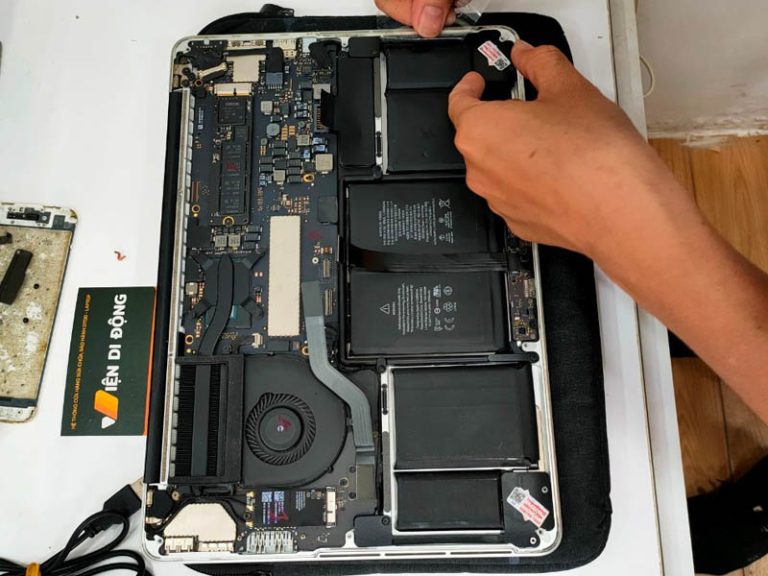 So sánh dung lượng pin MacBook Air M1 vs pin MacBook Pro M1