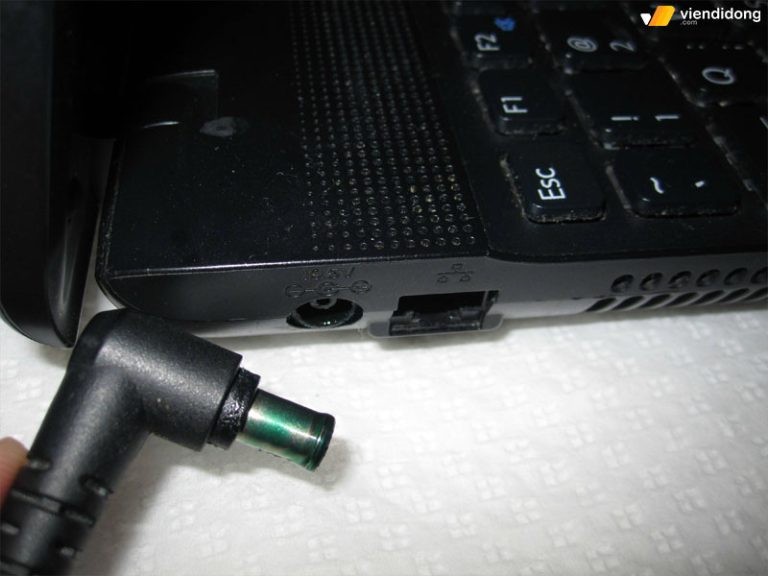 Sạc pin Laptop không vào pin: Nguyên nhân và cách xử lý 2026