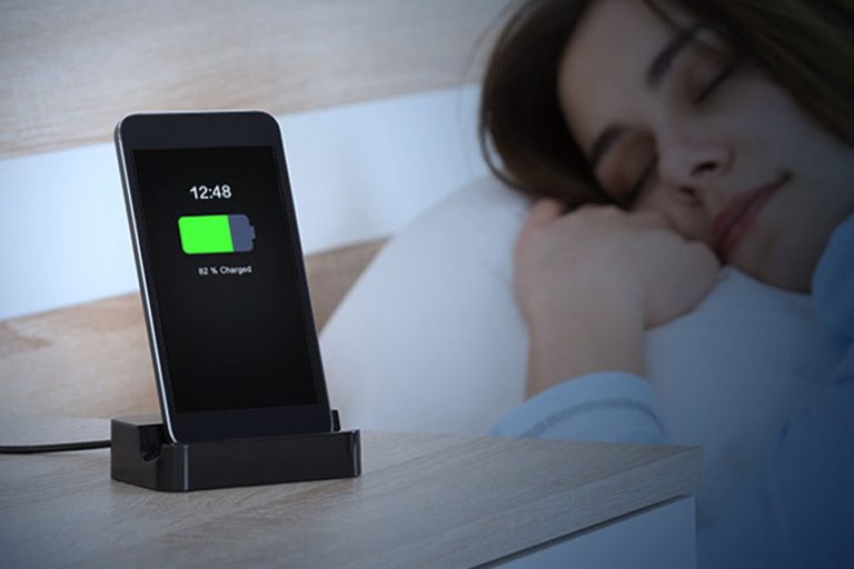 Làm sao nhận biết iPhone đang sạc pin khi tắt nguồn 2026?